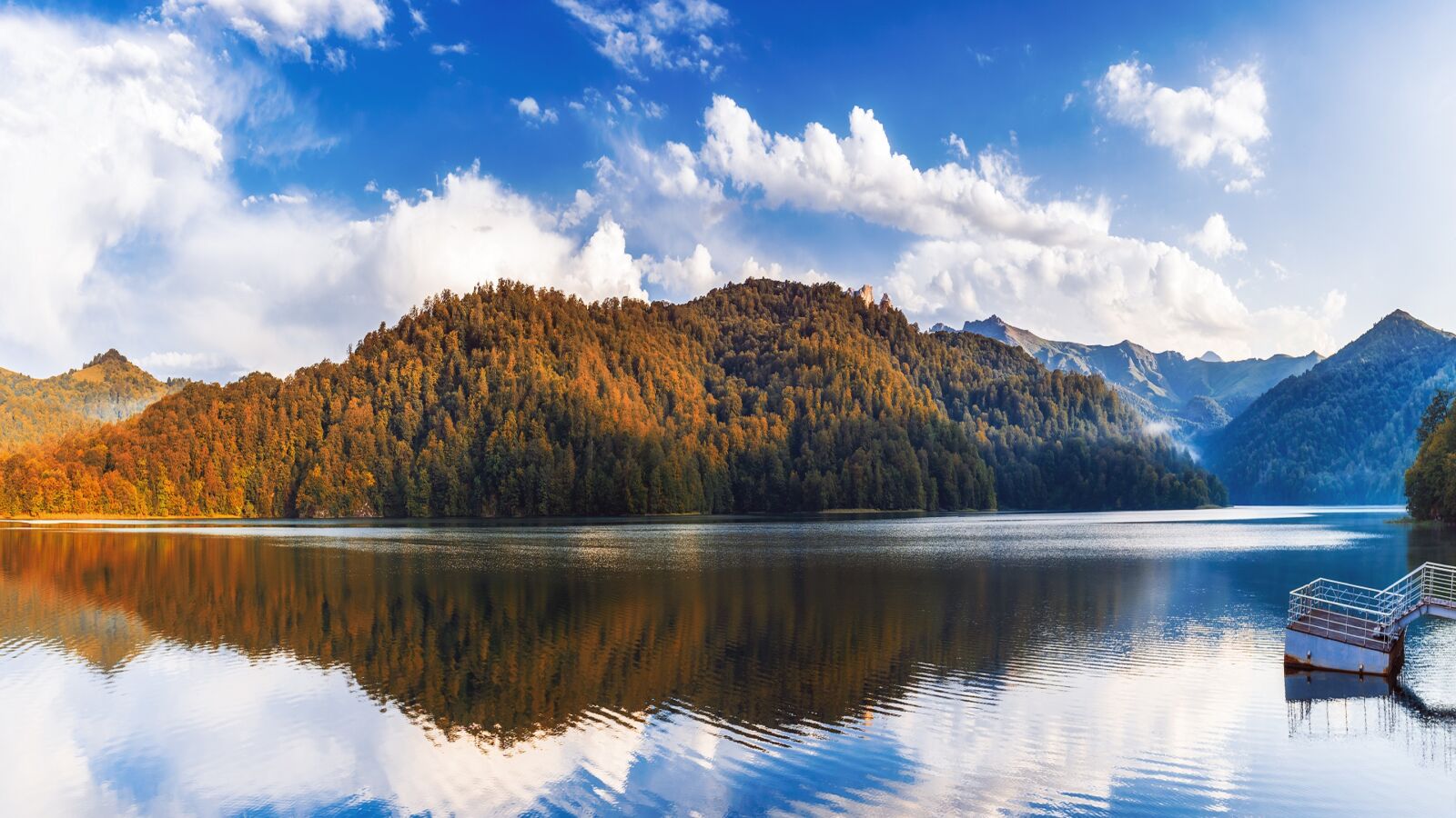 Experience the magic of Azerbaijan’s lakes this autumn