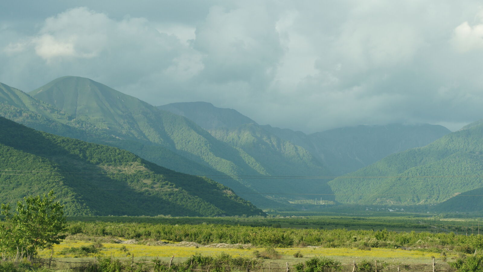 Hiking along the Gashgachay – Gumukh trail | Azerbaijan Travel