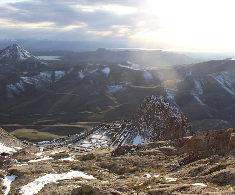 discover the Alinja Fortress