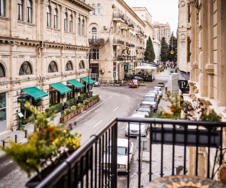 where to stay in Baku for Formula 1