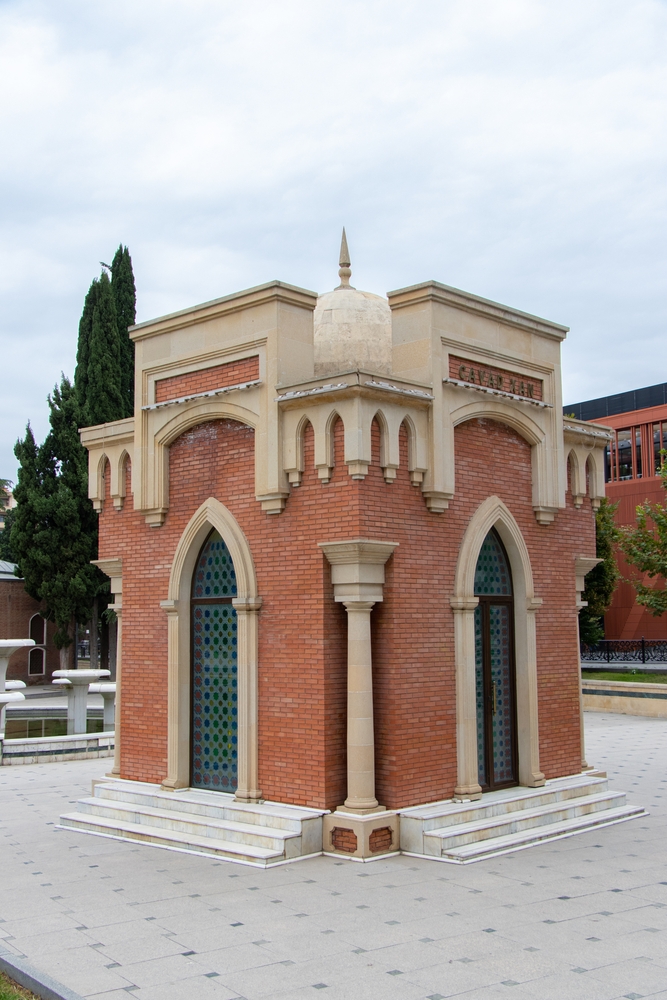 Cavad xan türbəsi | Azerbaijan.Travel